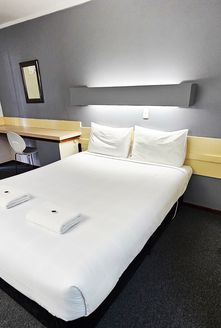 About Us - mahoganymotel